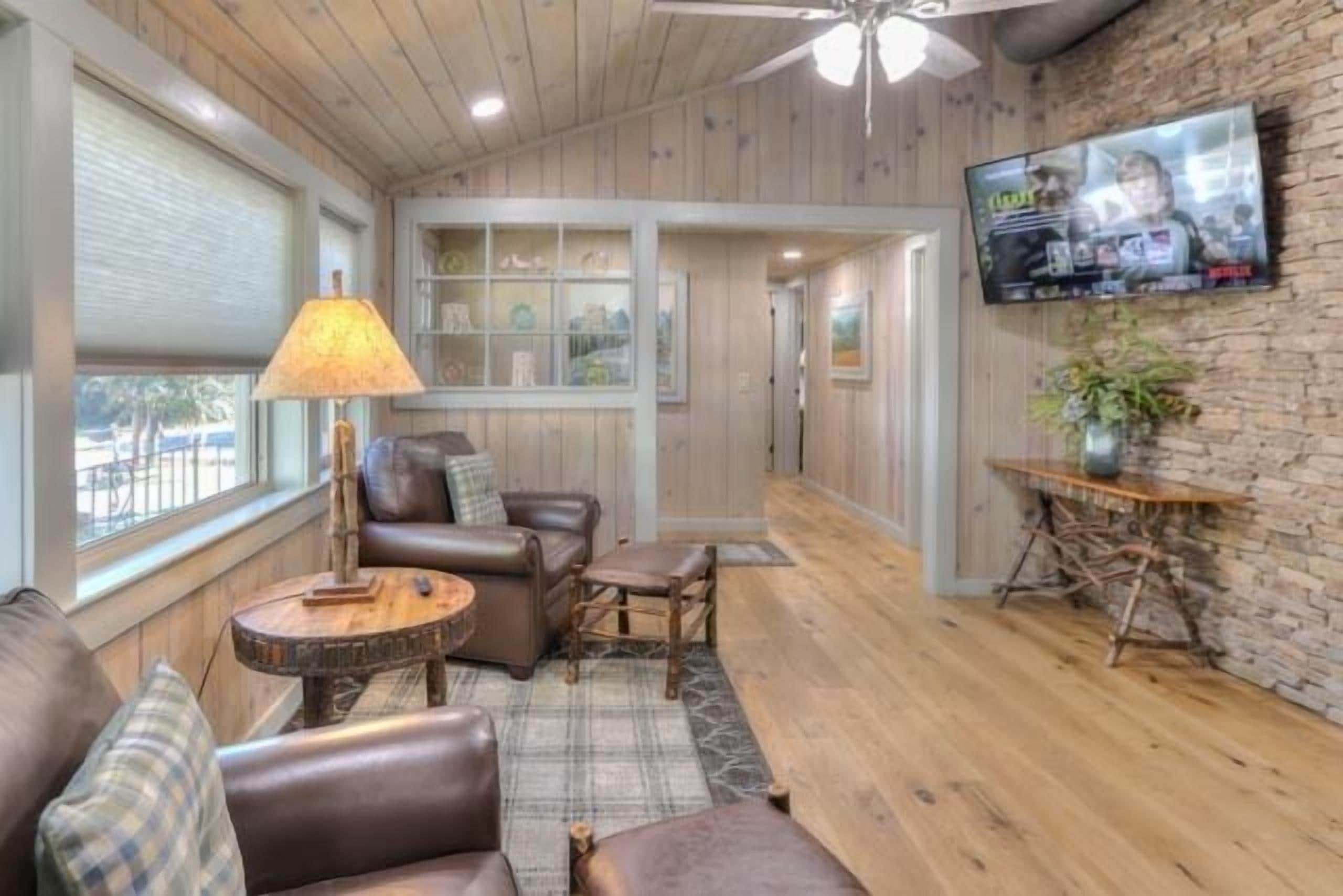 Citybear: Situated In The Heart Of Downtown Gatlinburg - Gatlinburg, TN