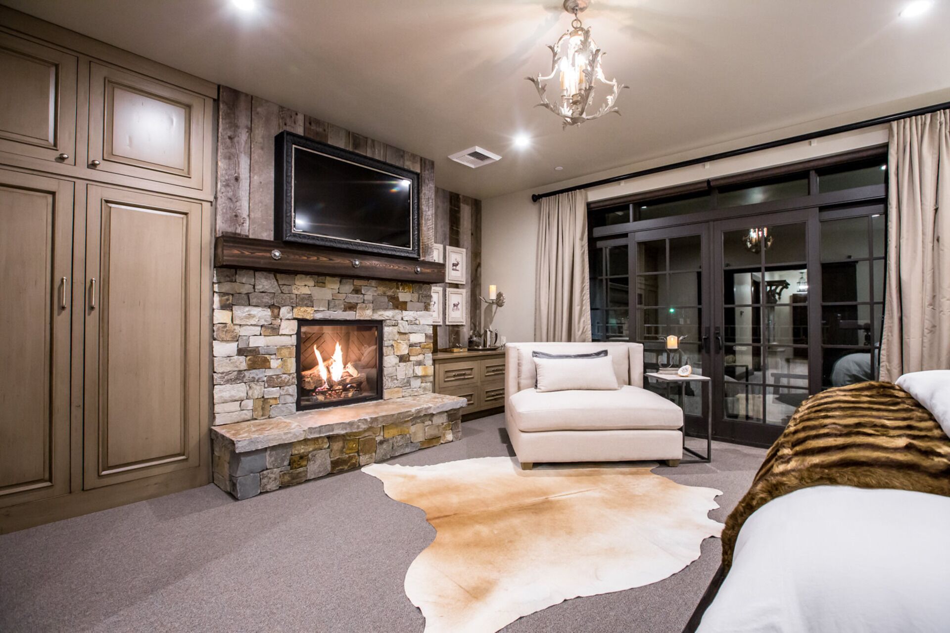 The Galleries Lodging Downtown Whitefish Suite 201 | 1 Bed, 1 Bath - Whitefish, MT