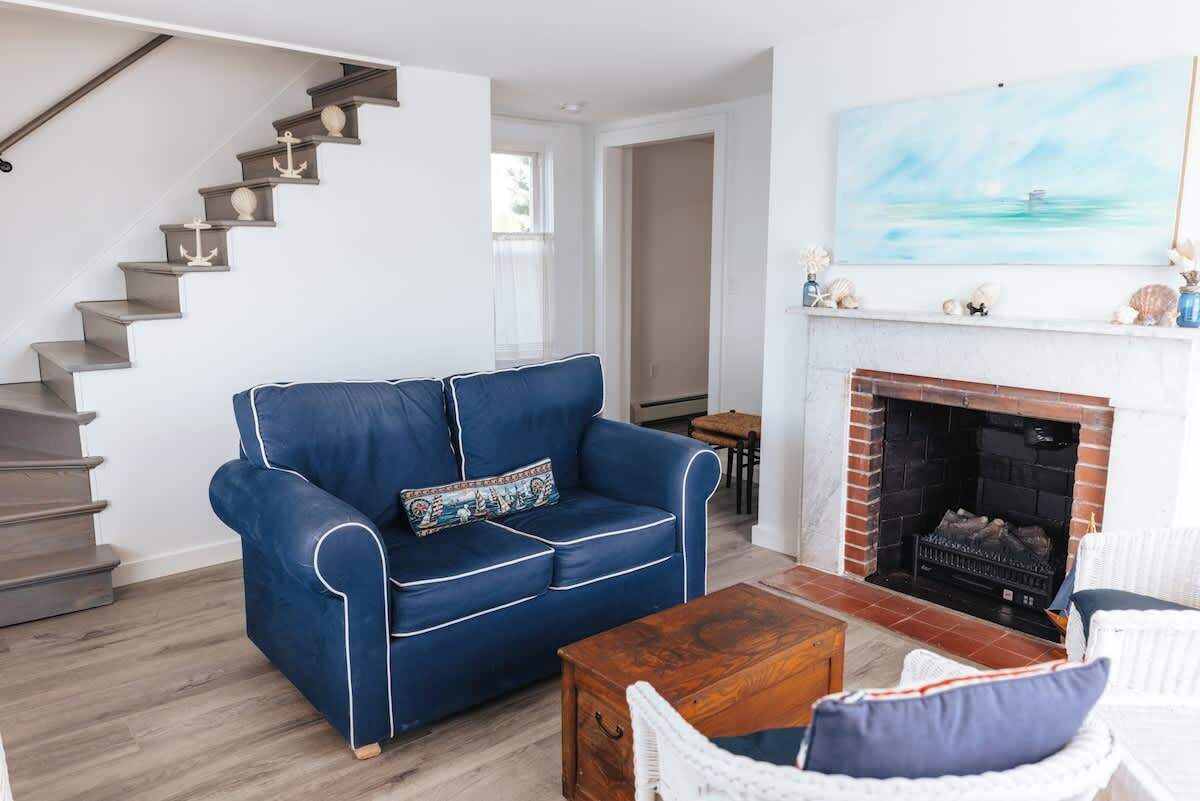 Sails Up Sea Cottage By Stay - Bristol, RI