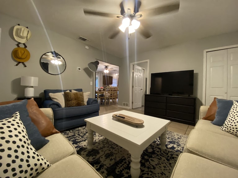 Cozy Family Home Close To Nb, Sa, And Rafb - Universal City, TX