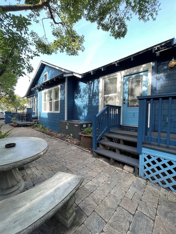 Few blocks from the best uptown shops and restaurants Reviews, Deals ...