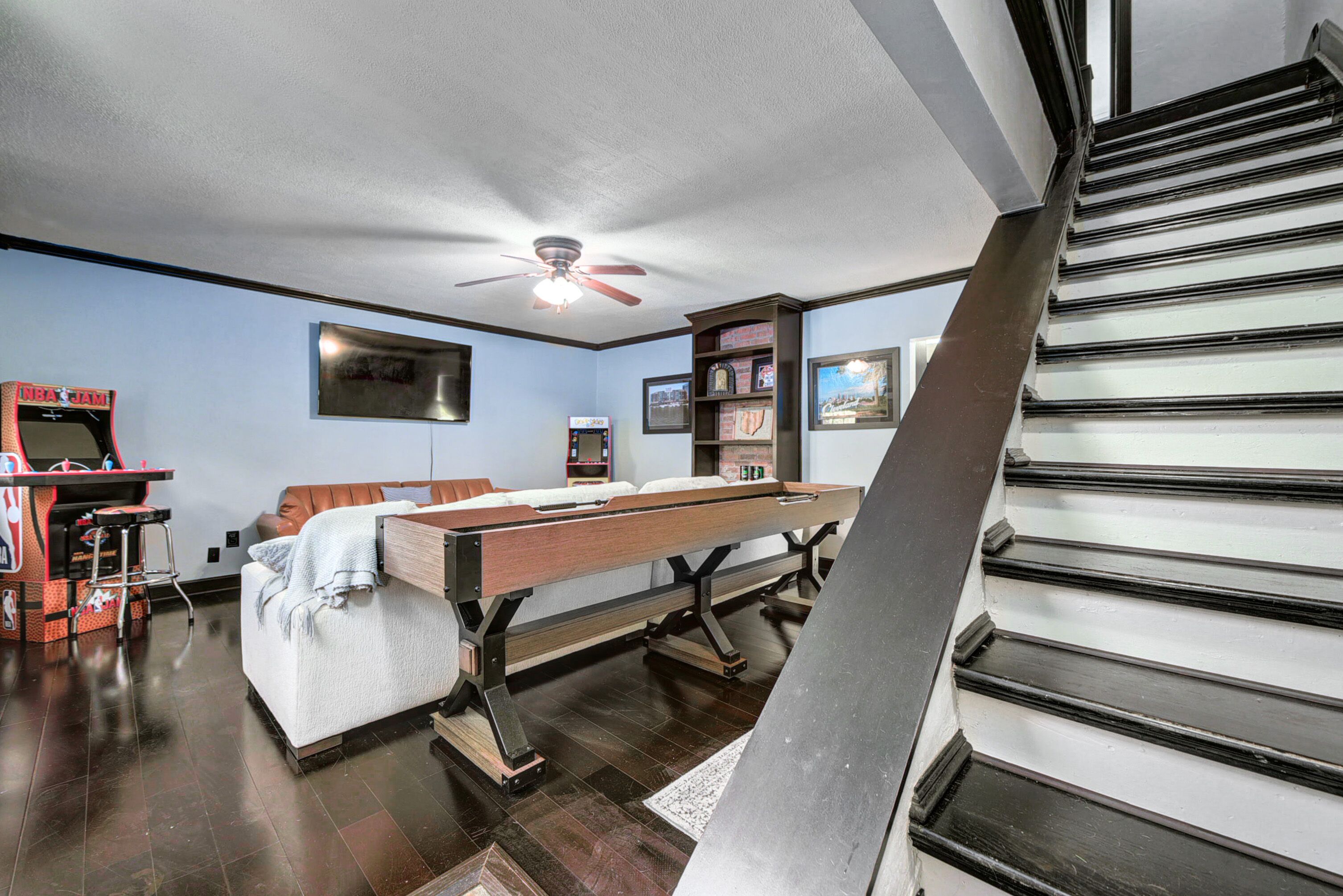 Location!- City Getaway In The Flats! - Cleveland, OH