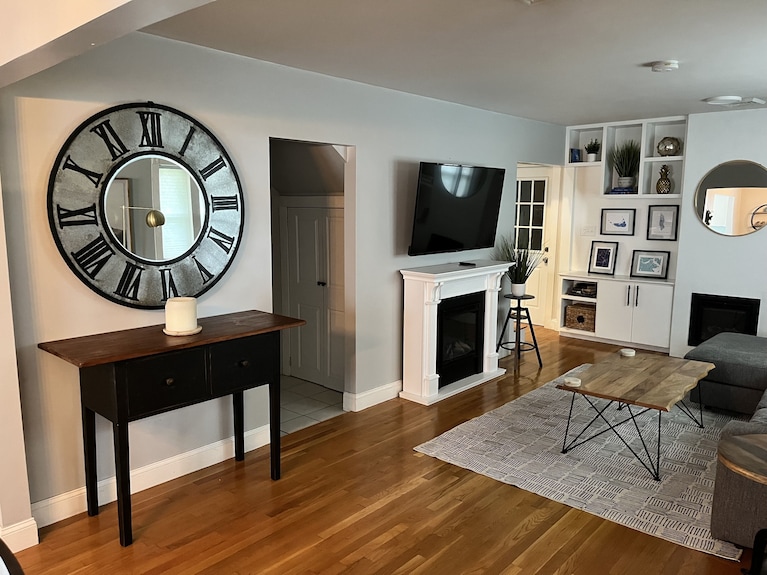 Large Private Home, 15 Min To Boston, Parking, Large Yard - Massachusetts