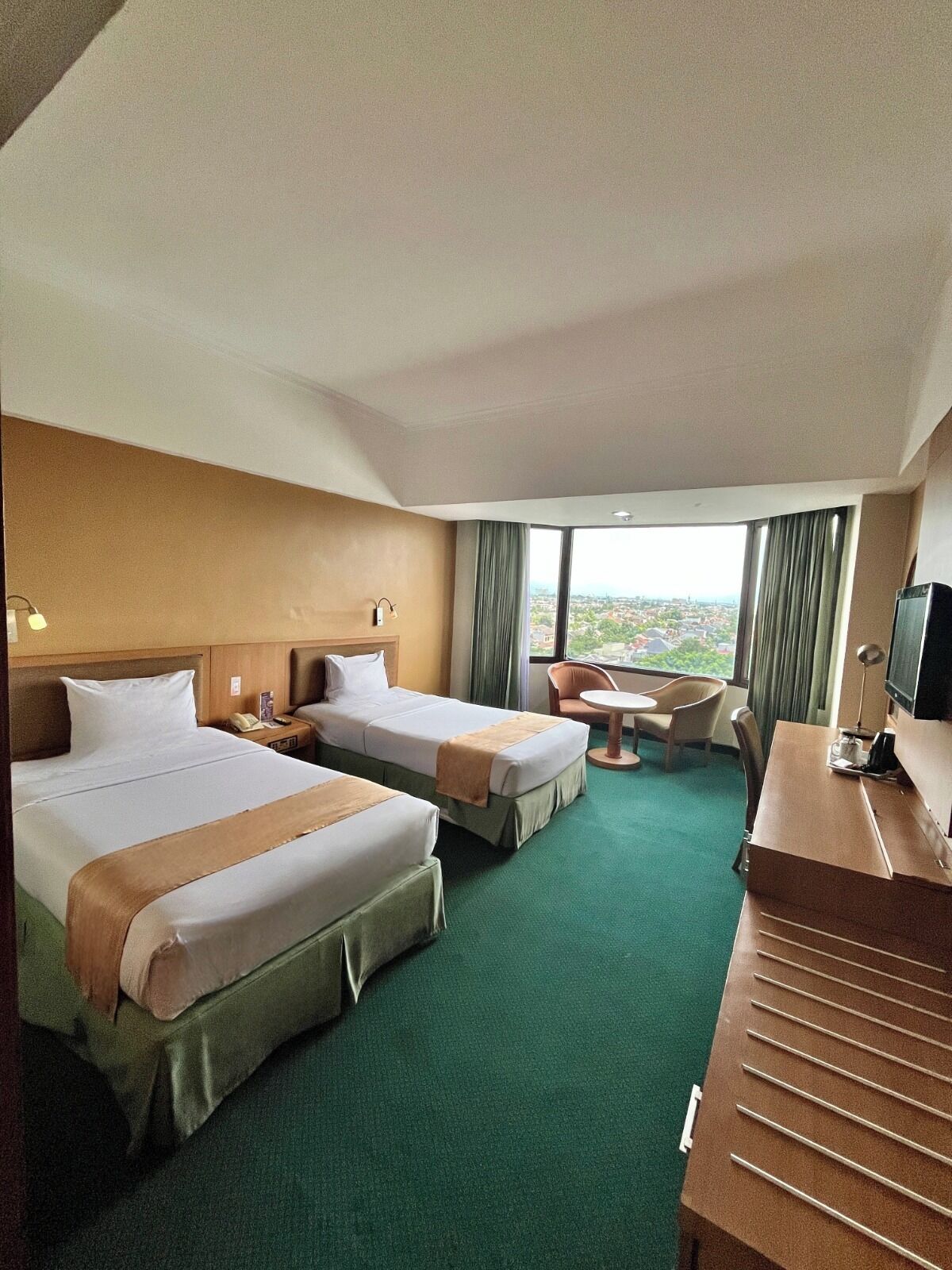 Quarto Twin Deluxe | Secretária, secretária adequada para computadores portáteis 