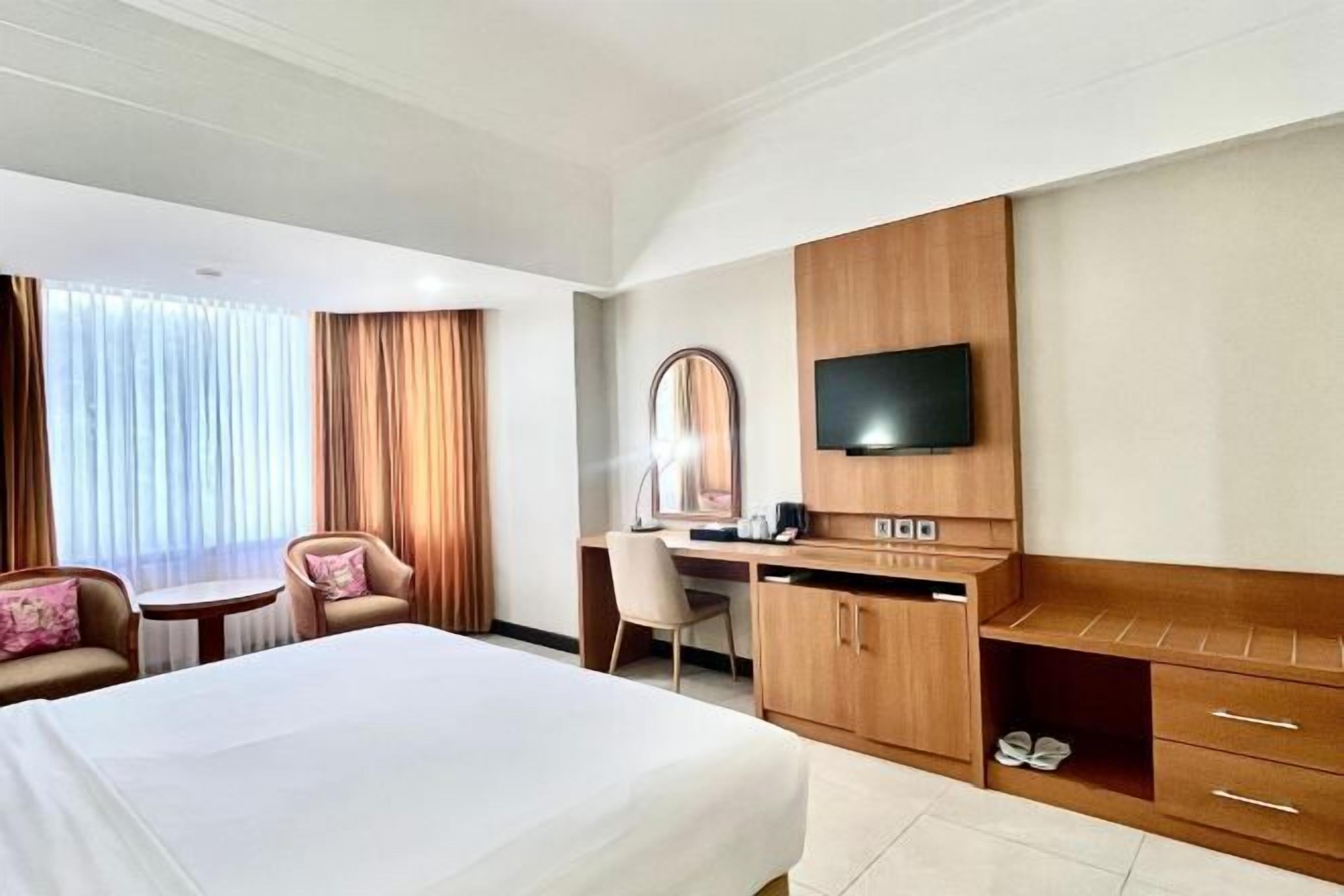 Secretária, secretária adequada para computadores portáteis 