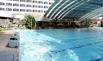 2 piscinas exteriores 