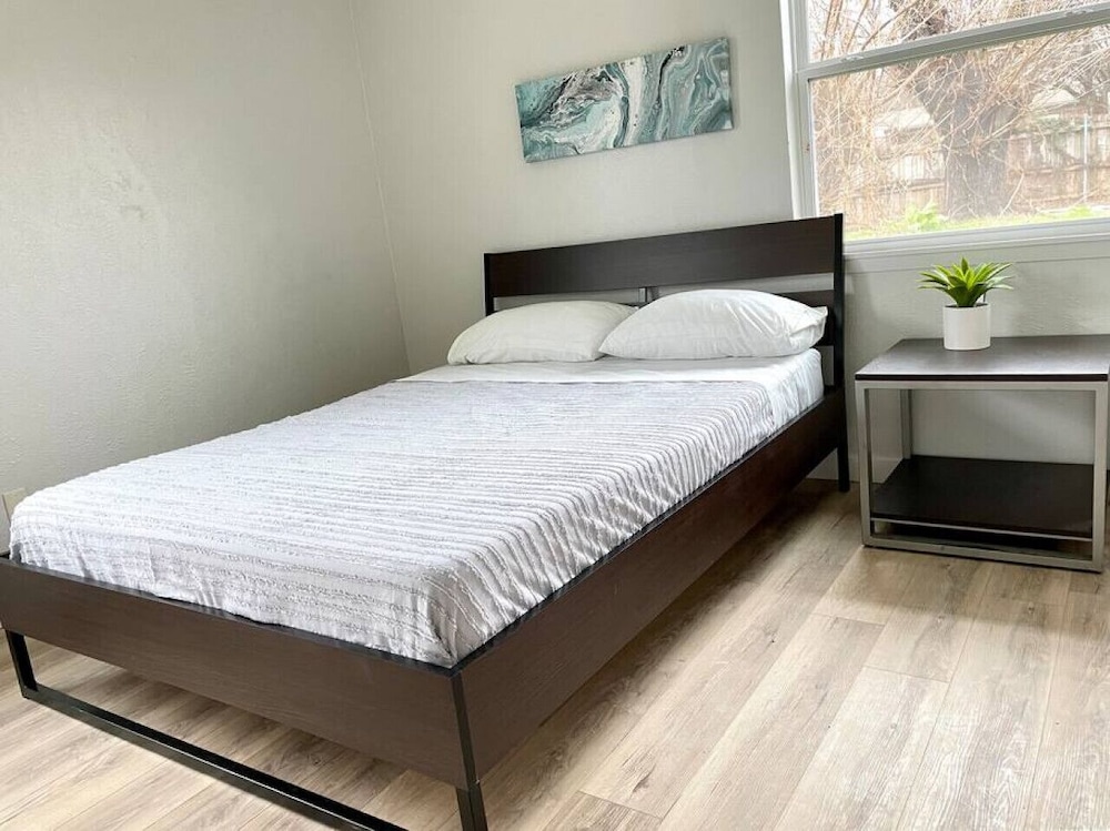 Dogwood · Beautiful Renovated Open Space Full House - 서니베일