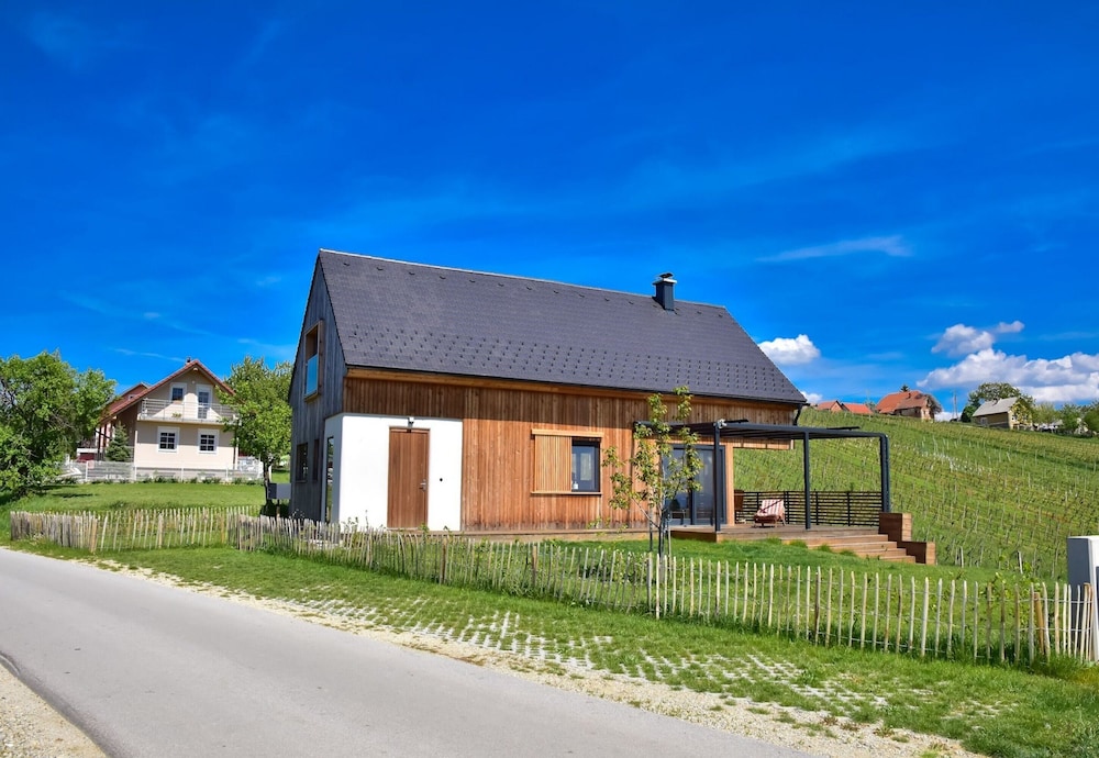 Hisa Vukan - Eco House With Sauna - Szlovénia