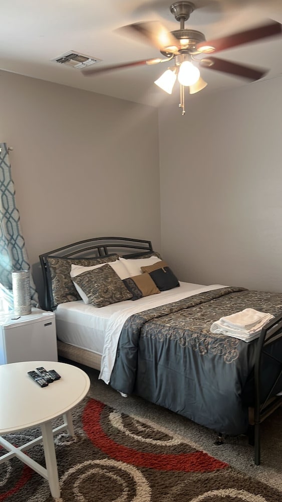 Lovely Private Rooms Private Baths In A House - Glendale