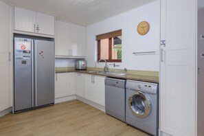 Villa Superior | Cozinha privada | Mesas de jantar 