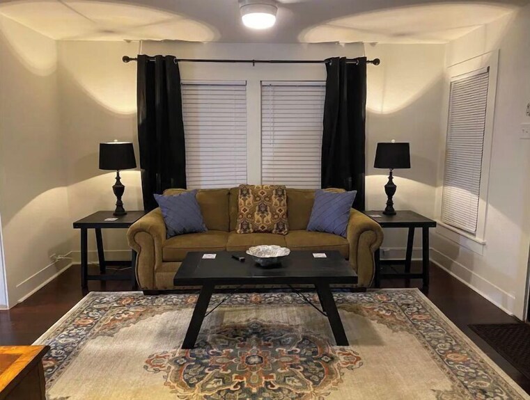 Tyler's Texas Rose, A Beautiful 2br/1ba House With Back Yard - Tyler, TX