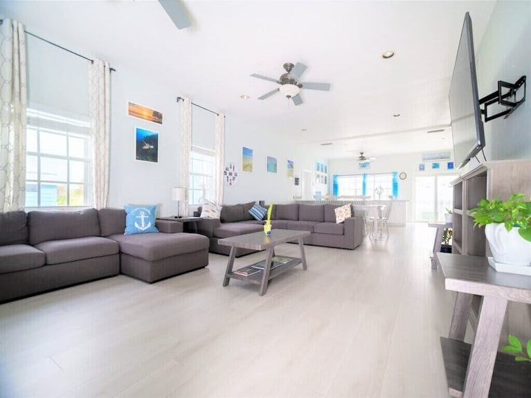 Luxury 4 Bdr Ocean View Home W/ Pool + Hot Tub - Cayman Islands