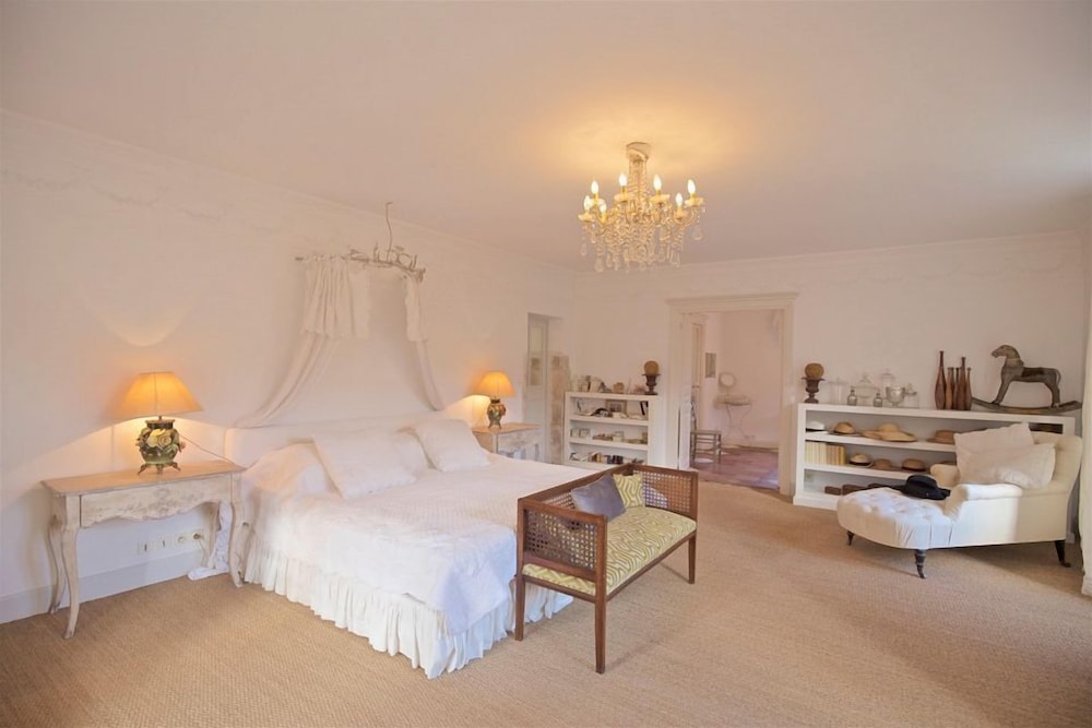 Villa Glycine - Six Bedroom Villa, Sleeps 11 - Gordes