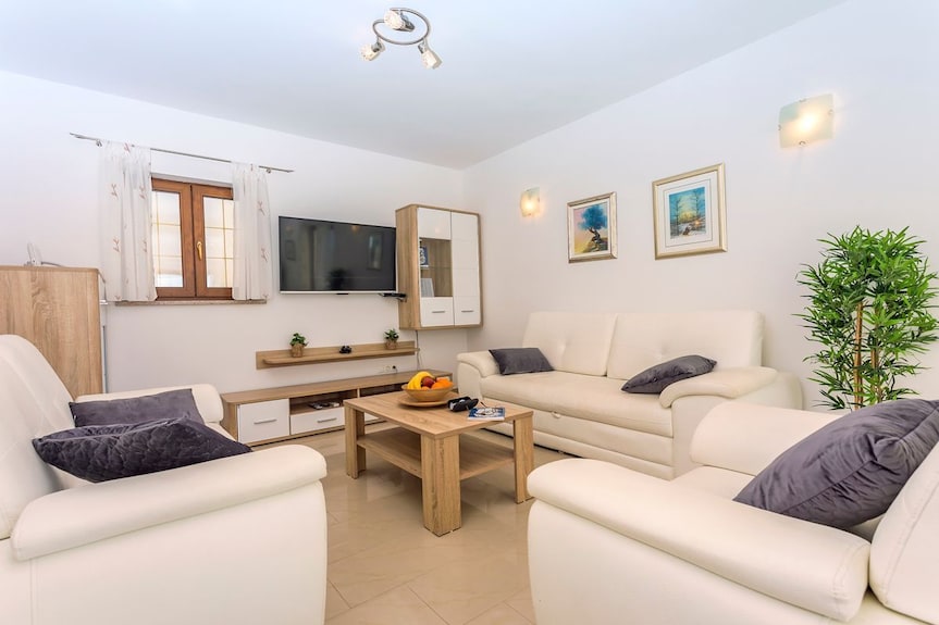 Villa Kalma - Vier Schlafzimmer Villa, Schläft 8 - Omiš