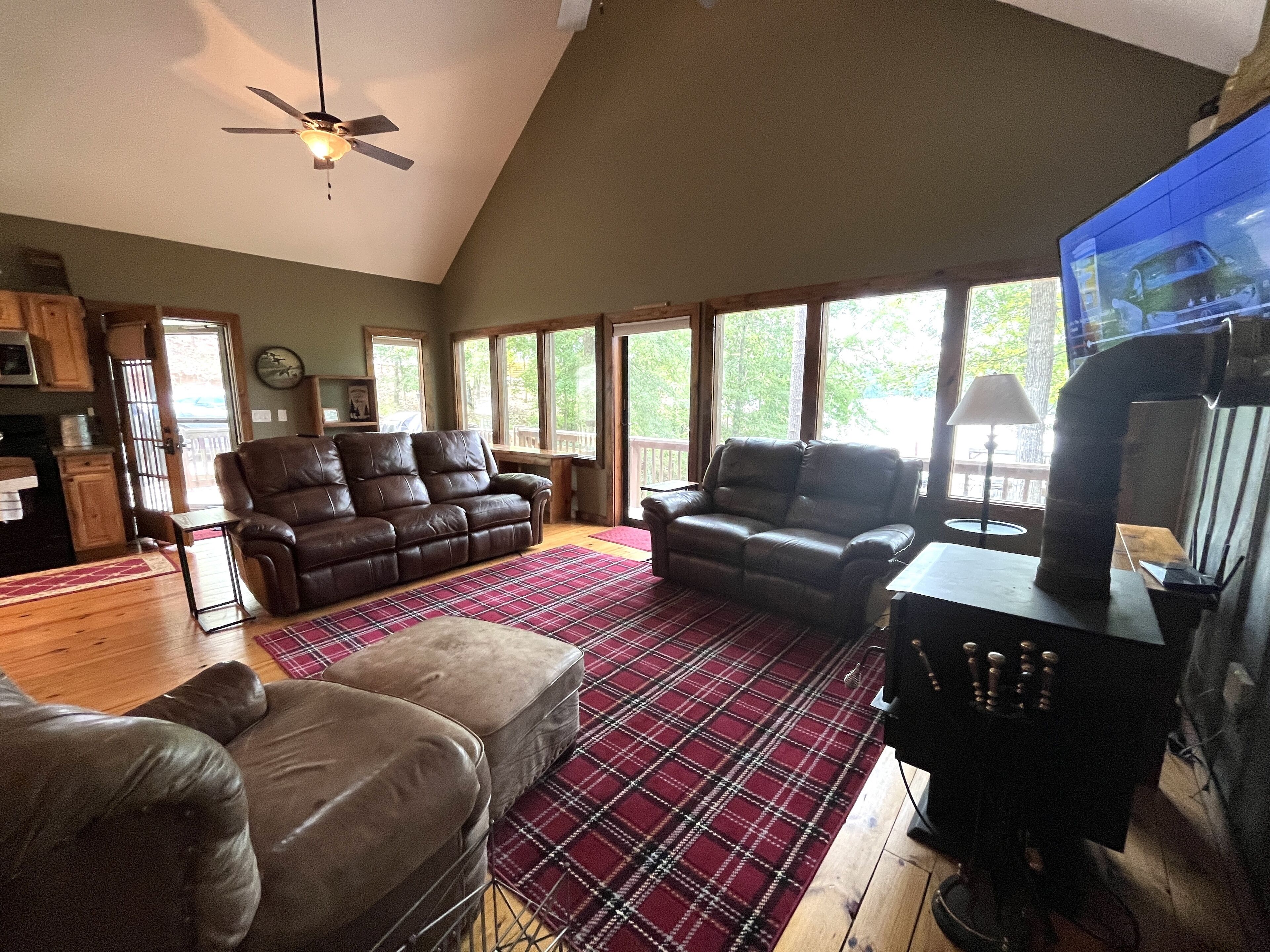 Paradise Cove: Pet Friendly, Lakefront, Ev Charging, Kayaks, Boat Slip, Fire Pit - Milledgeville, GA