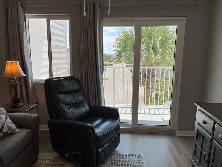 King Bed! Recliner! Indoor Pool! 2 Bedroom 2 Bath - Alabama