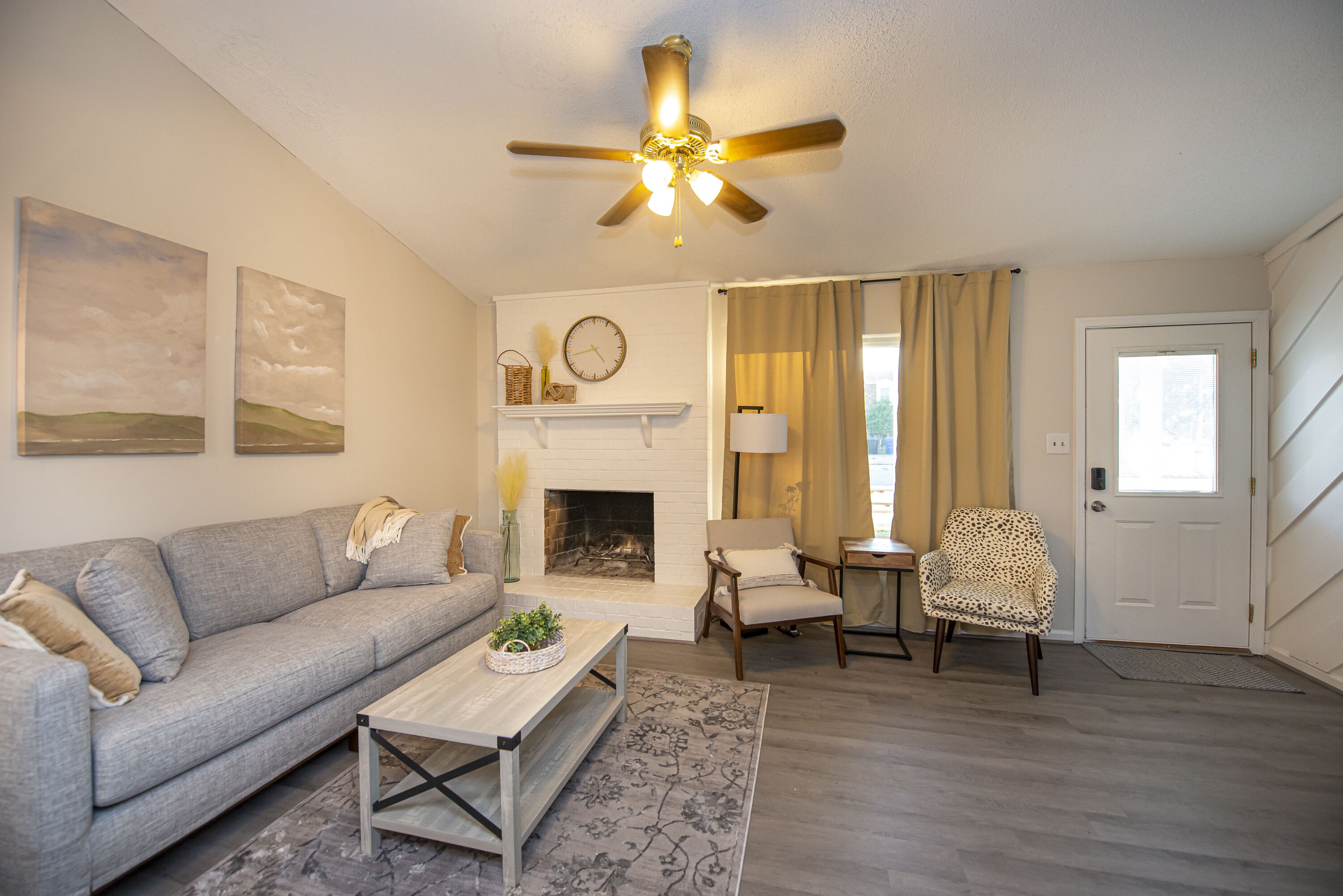 Enticing Den With Backyard And Indoor Fireplace - バージニア・ビーチ, VA