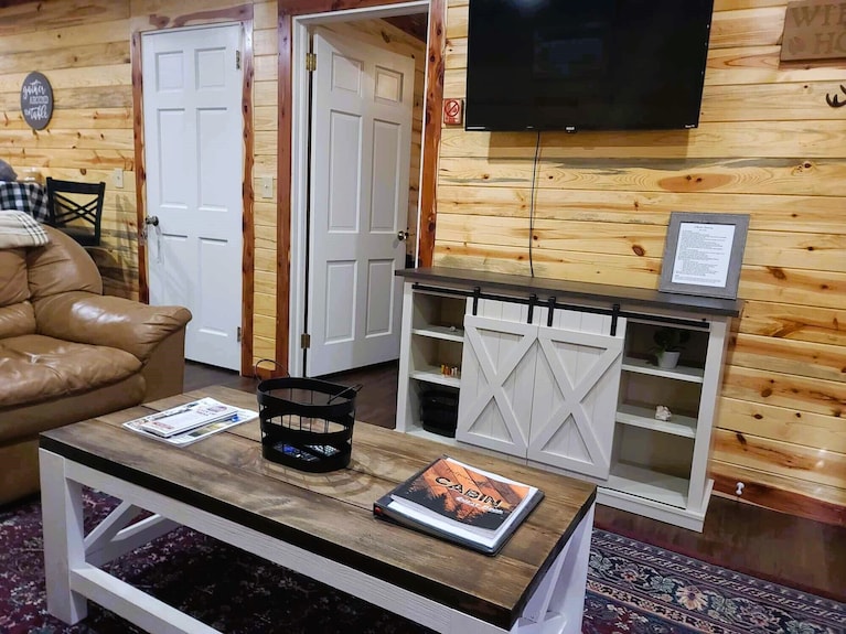 Escape To Cozy 2-bedroom Cabin Near Ouachita Forest 4 Min Drive Away - Mena, AR