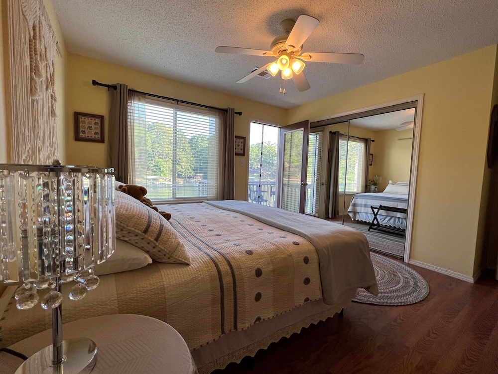 Adorable Lake Getaway - Hot Springs, AR