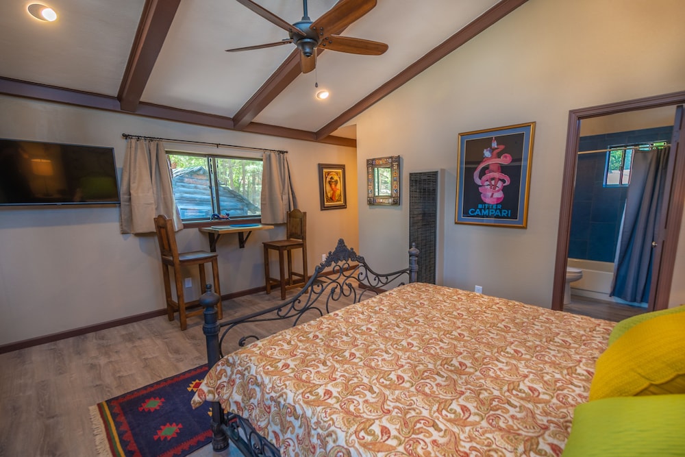 The Midtown Perch-steps To The Center Of Midtown! - Ruidoso, NM