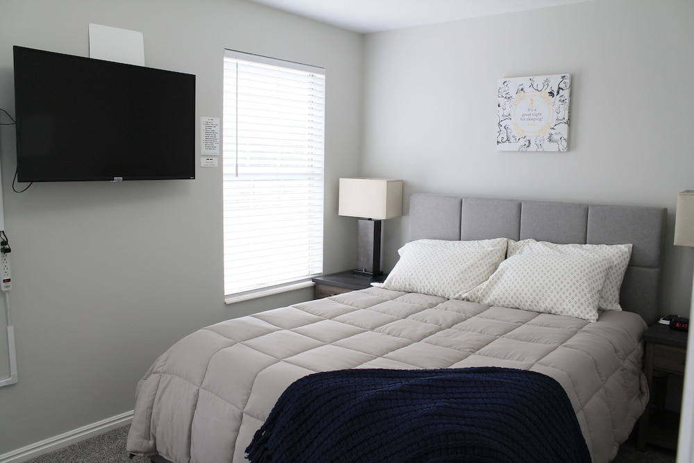Mountain View Home, Spacious, Sleeps 12 - West Jordan, UT