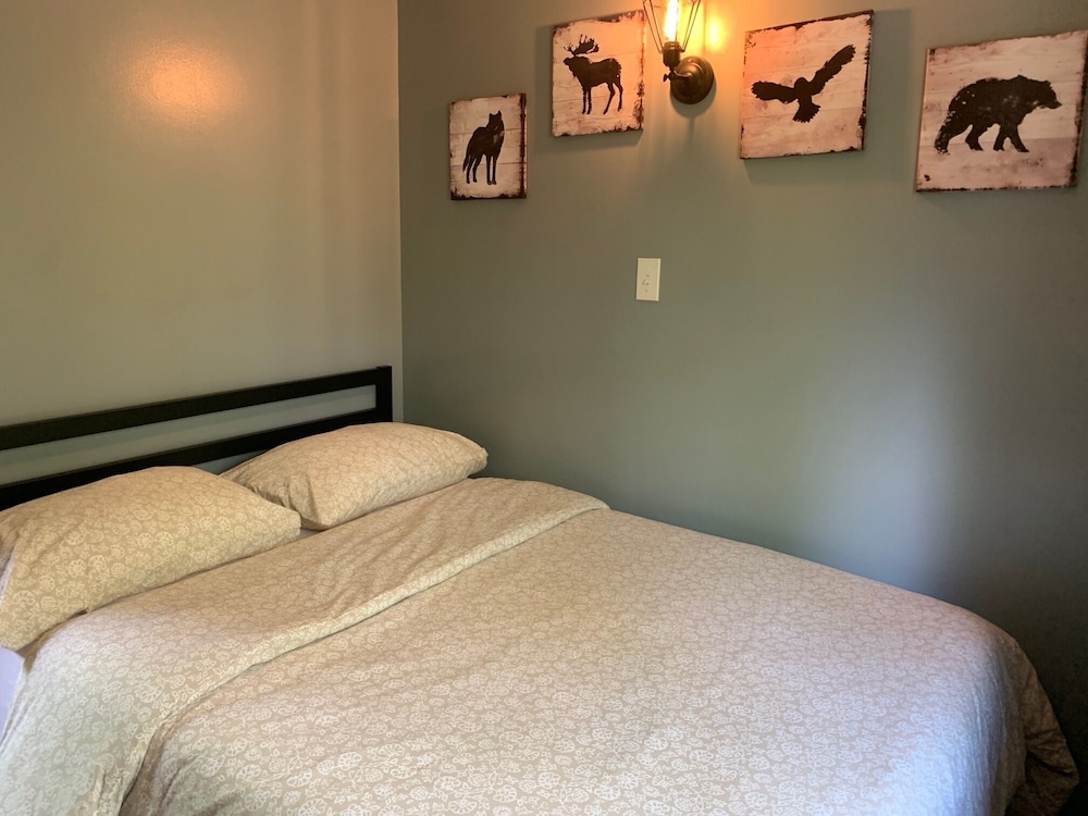 Unique Mountain Cottage With Hot Tub, Game Room, Central Ac - Pennsylvania