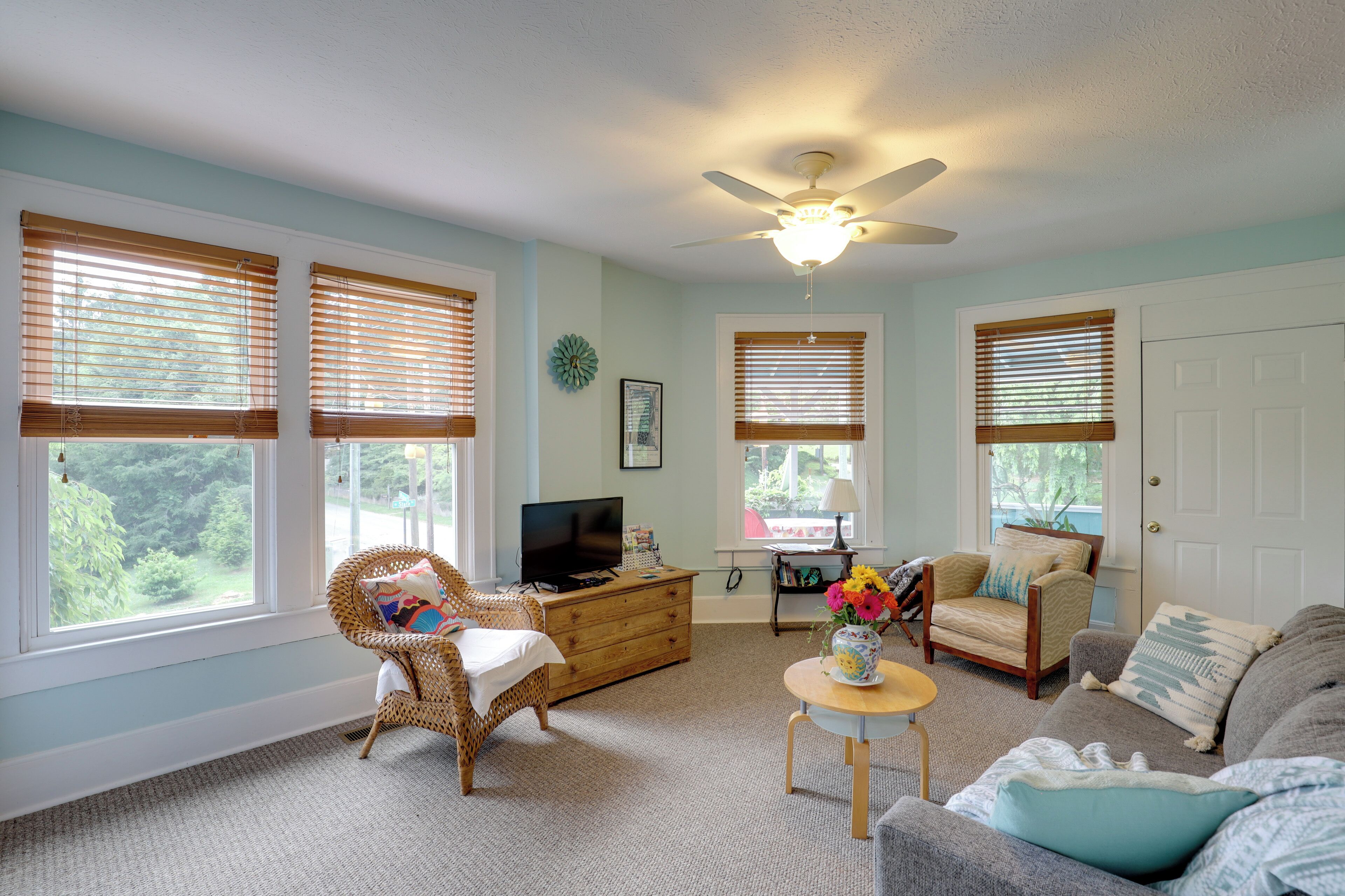 Lovely Hendersonville Retreat ~ 1 Mi To Downtown! - Hendersonville, NC