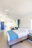 1 Bedroom Accessible Cabin | Roupa de cama fornecida