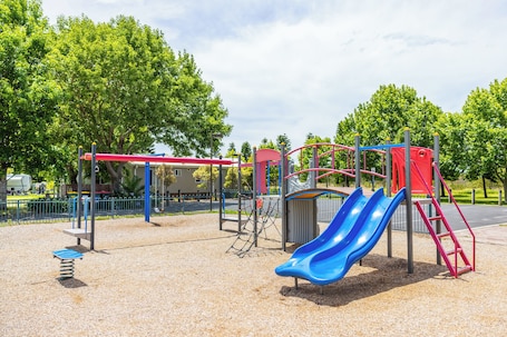 Ćrea de recreio para crianƧas (ao ar livre)