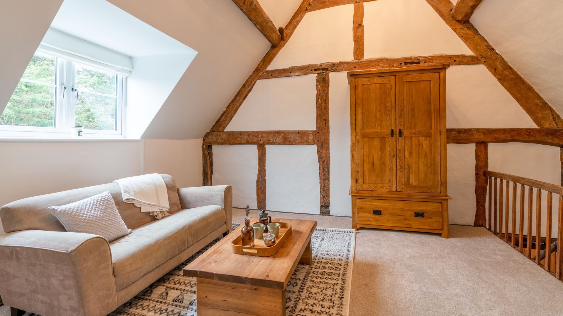 Landers, Cheltenham - Sleeps 10 Guests  In 5 Bedrooms - Cotswolds