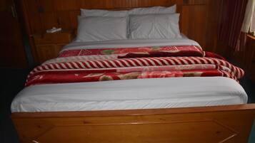 Quarto casal standard | Espaço de trabalho para notebook, Wi-Fi de cortesia