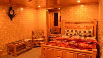 Quarto casal superluxo | Espaço de trabalho para notebook, Wi-Fi de cortesia