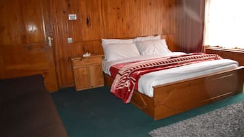 Quarto Duplo de Luxo | Secretária adequada para computadores portáteis, Wi-fi grátis