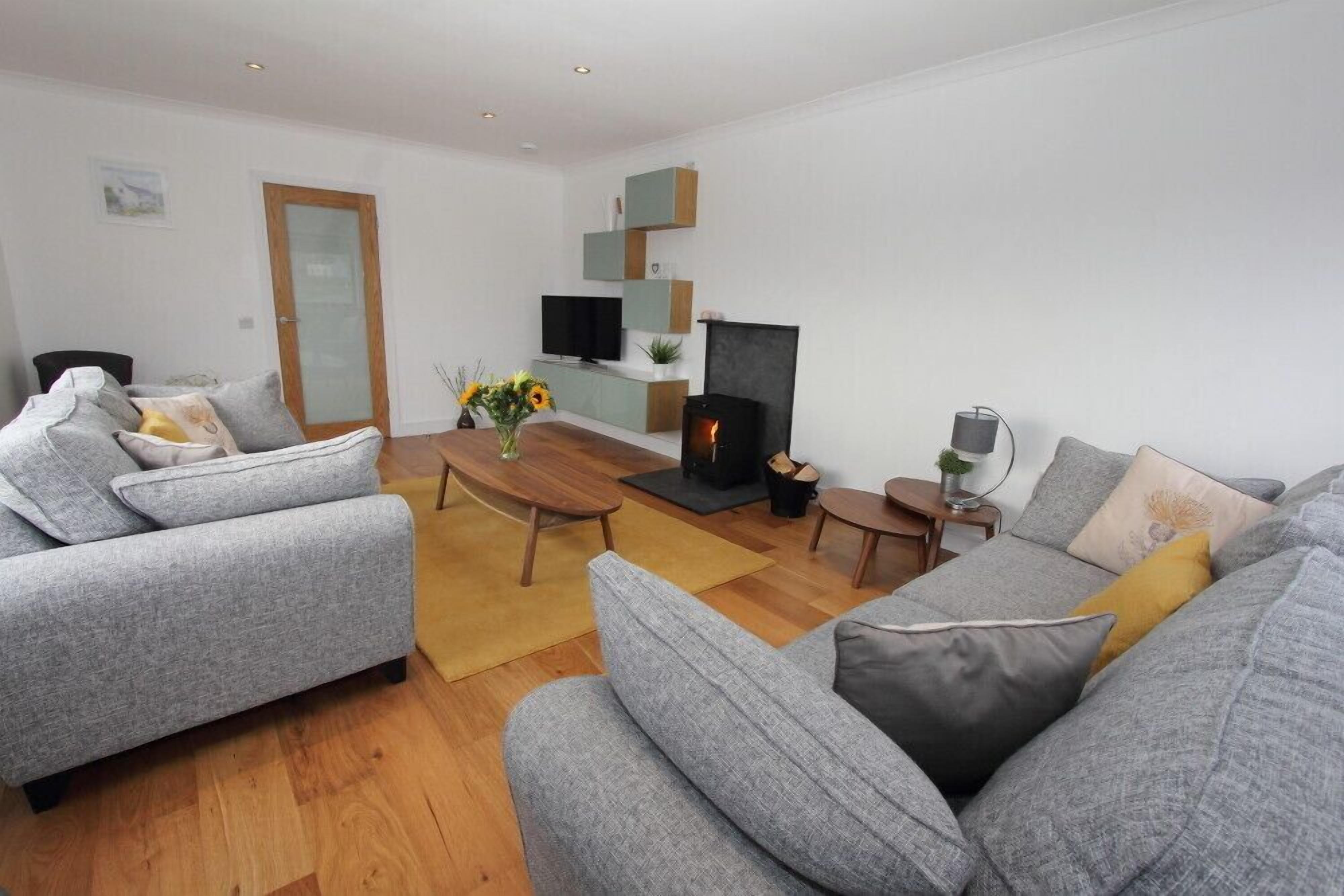 Conan Mara, Pet Friendly, With Open Fire In Eriskay, South Uist - South Uist