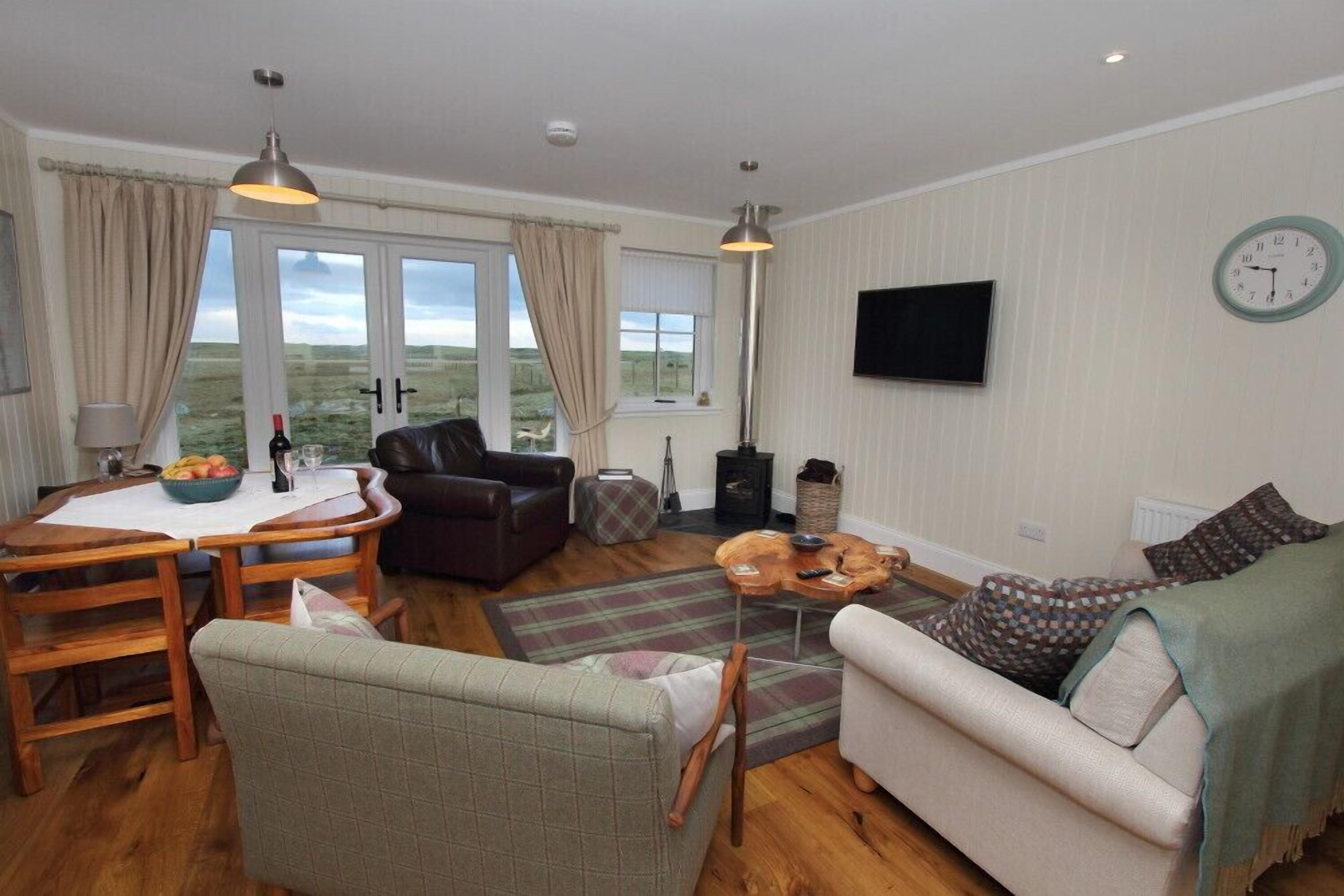 Taigh Gorm, Family Friendly, Character Holiday Cottage In Balivanich - North Uist