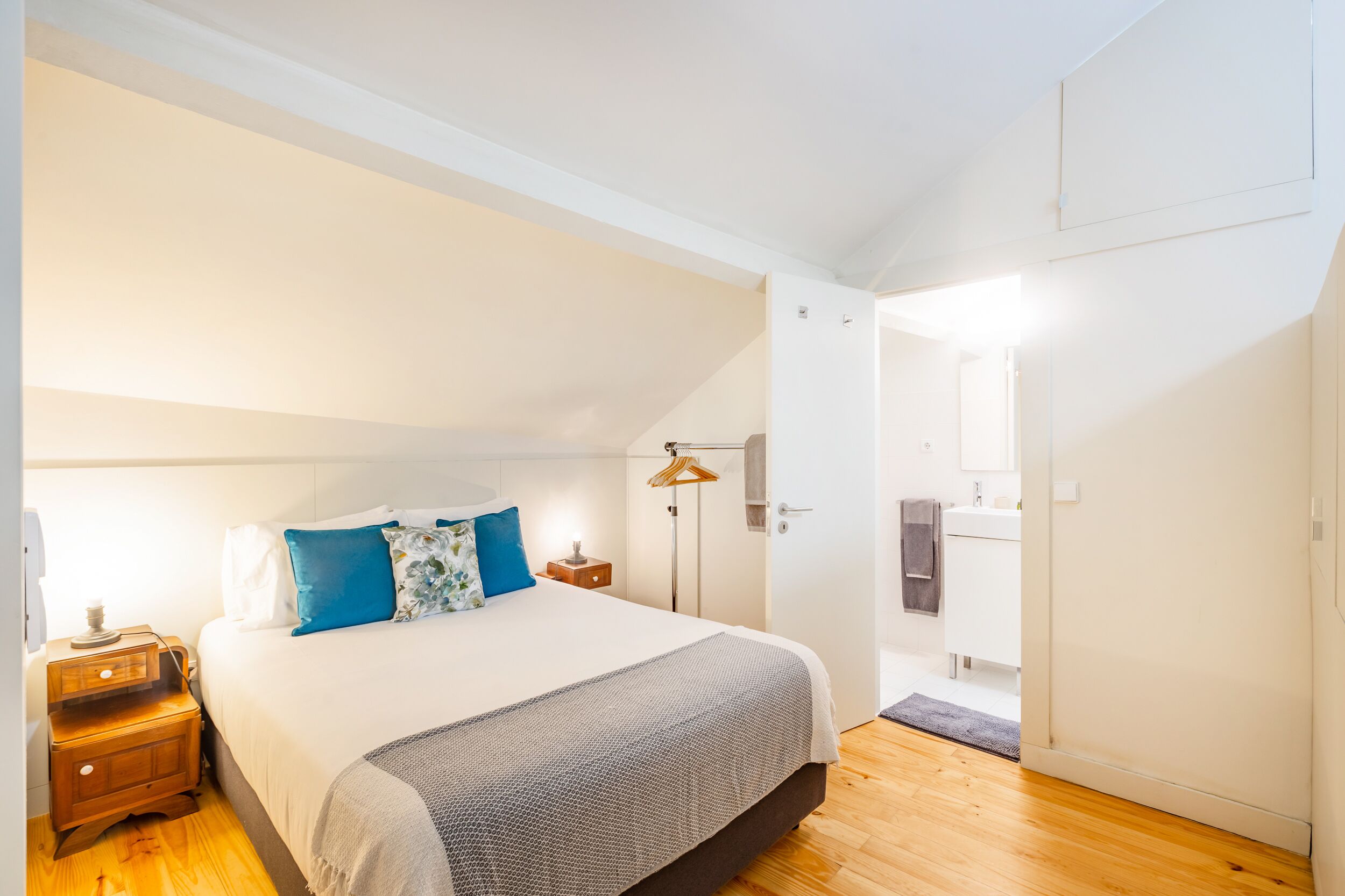 Loft, mezanino | 1 quarto, berço de viagem, Wi-fi grátis, roupa de cama fornecida 