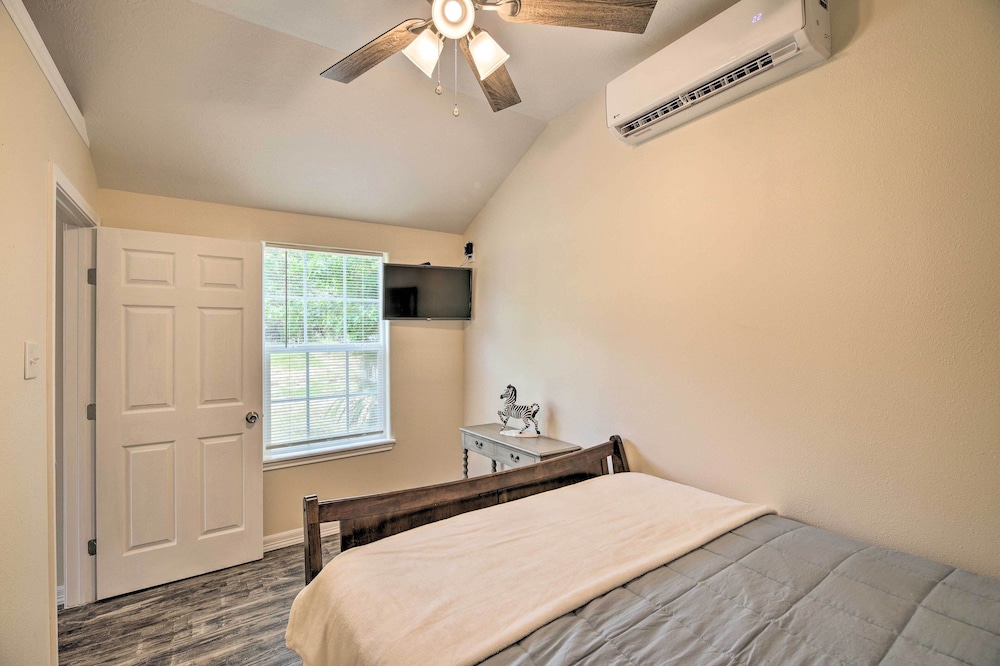 Lakefront Cabin W/ Access To 2 Paddleboats! - Lake Tejas, Colmesneil