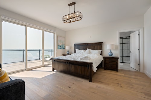 Executive Lakeview Villa: Hot Tub, Games Room - Ontario