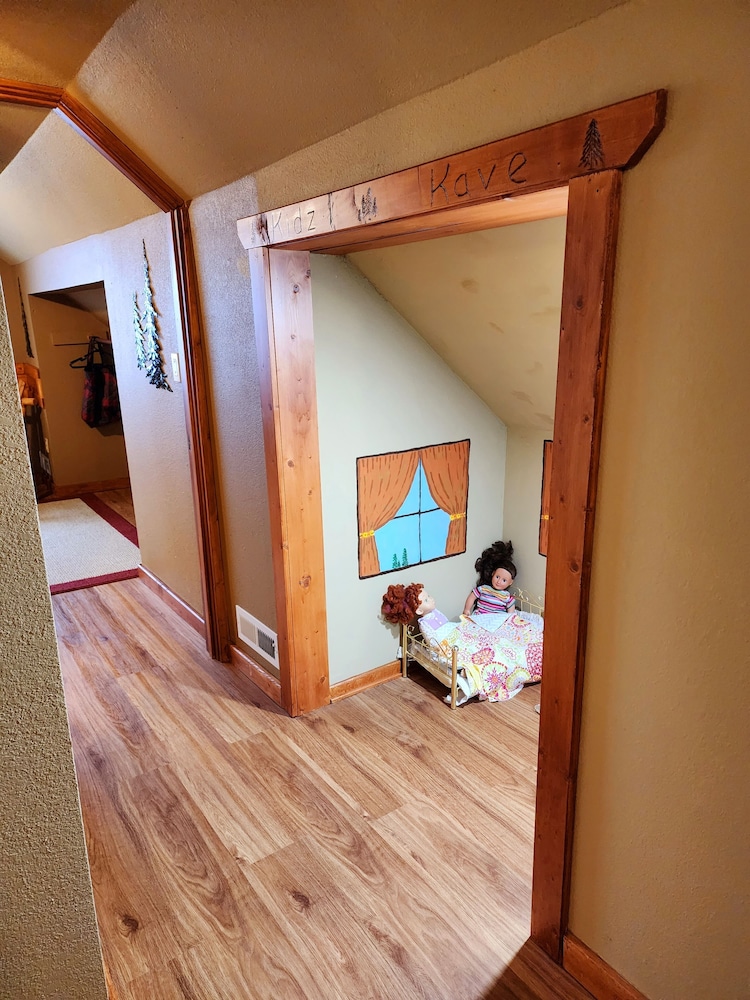 Pinetree Cabin - 4 King Beds, Stunning Views - Custer, SD