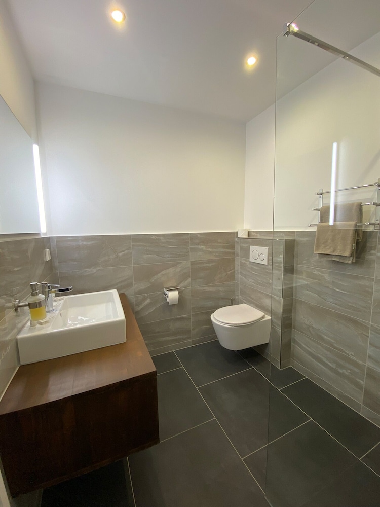 Neu-rennovierte Helle Wohnung Mit Terrasse, 2 Gehminuten Vom Bodensee - Bodensee