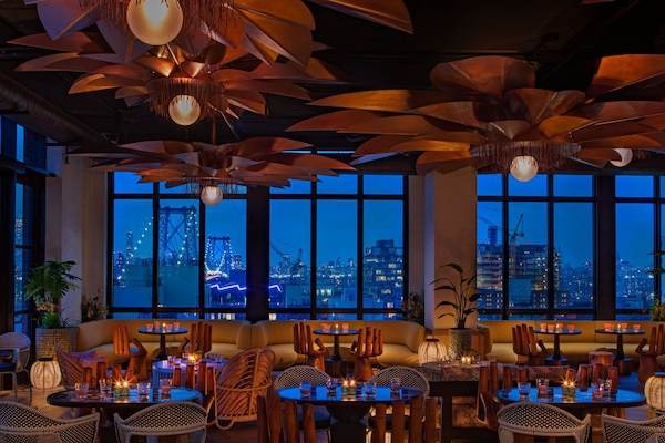 3 bares/lounges, este bar de cocktails, este bar no lobby do hotel