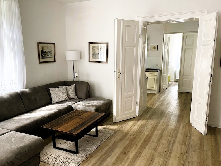 Large Stylishly Furnished Holiday Flat In A Quiet And Central Location - Weimar