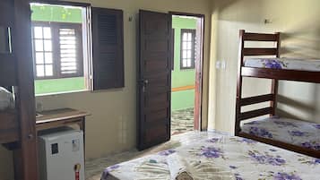 Quarto Quádruplo Deluxe | 1 quarto, secretária, Wi-fi grátis
