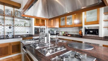 Villa, fumadores | 6 quartos, secretária, Wi-fi