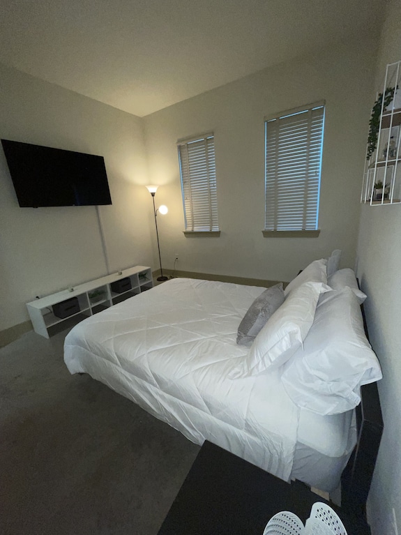 Modern 2bd/2bath Spacious Loft, In The Heart Of Midtown And Atlanta Nightlife! - Atlanta, GA