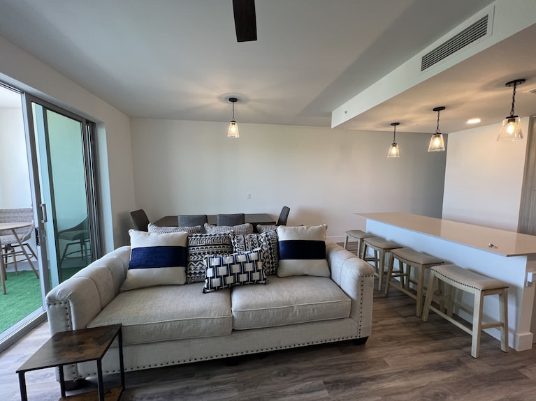 Brand New Deluxe Sarasota Condo Close To Everything! - Sarasota, FL