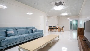 Quarto Twin Premium | Sala de estar | Piso aquecido 
