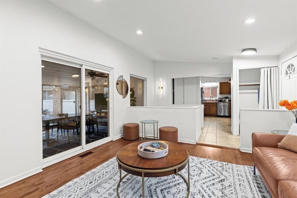 Enclosed Patio Gas Fireplace Ev Charger Bbq 4bed 2bath- Entire House Royal Oak - Troy, MI