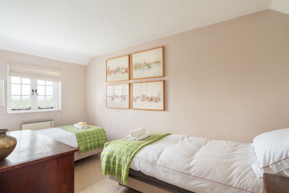 Charming Countryside Cottage With Large Garden - Deal