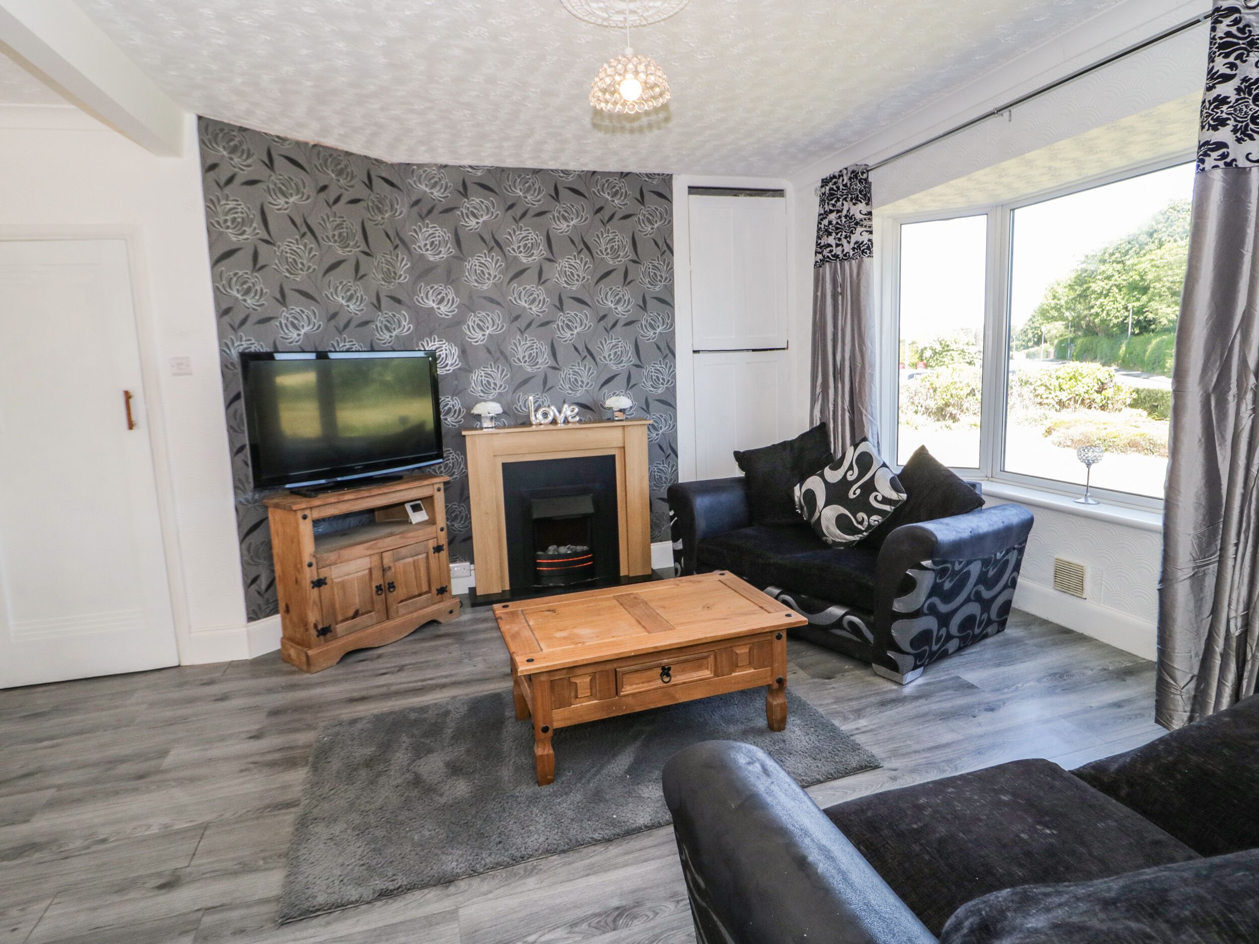 Laragh, Pet Friendly, Character Holiday Cottage In Deganwy - Conwy